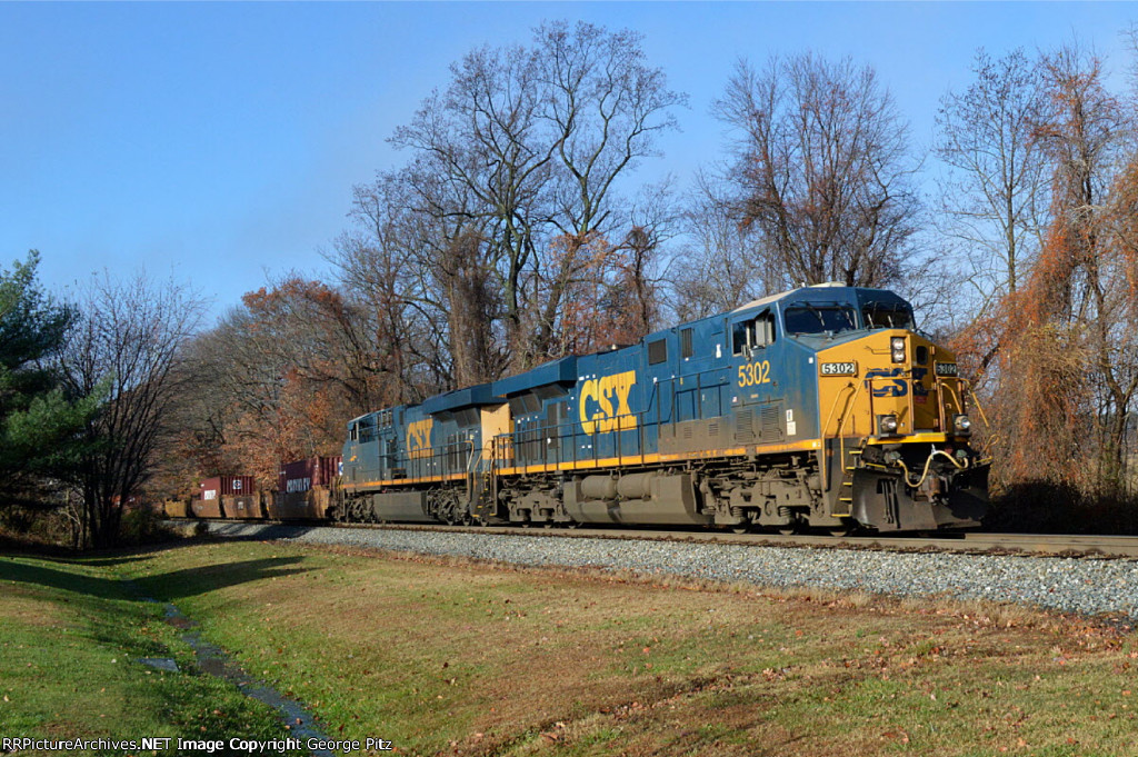 CSX 5302 and train Q120